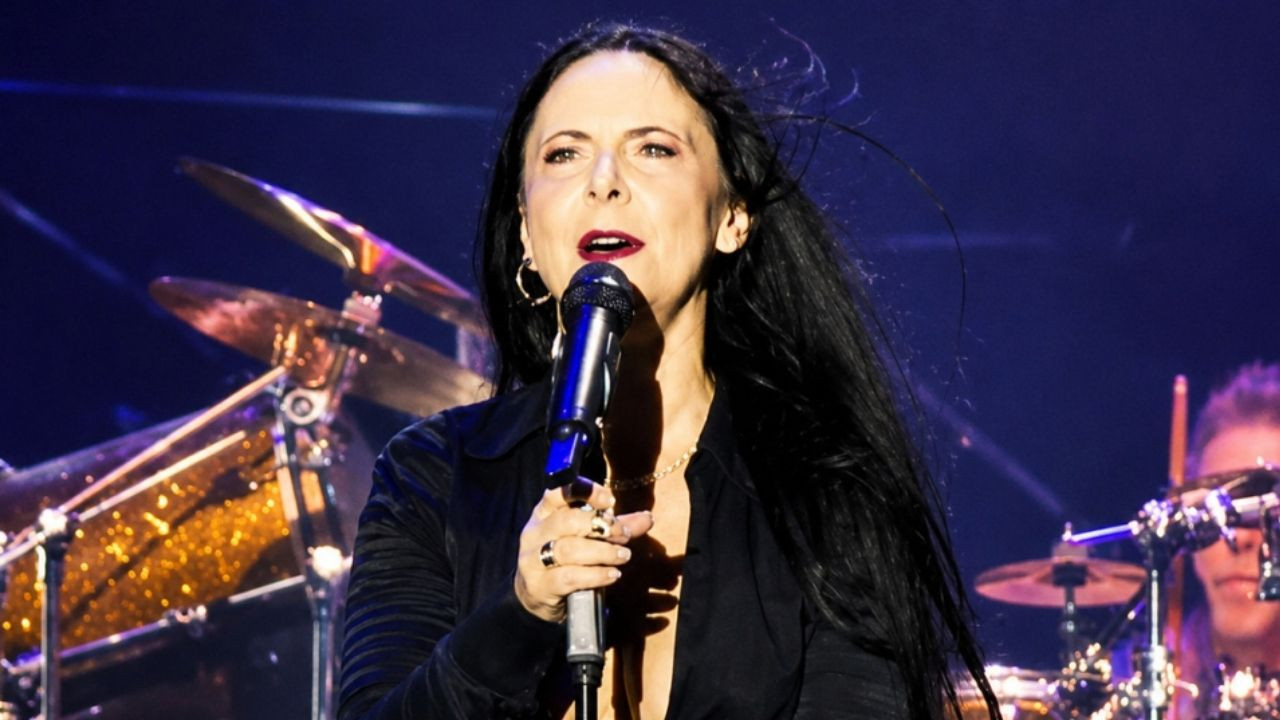 Şebnem Ferah 6 Yıl Sonra Sahnelere Döndü: İstanbul Konserinde Duygusal ...