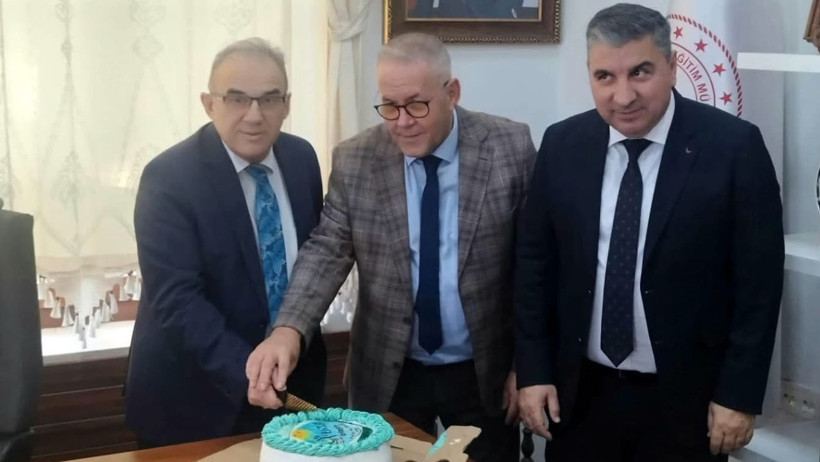 Edremit’te Dünya Müdürler Günü Sürprizi: Kursiyerlerden İlçe Milli ...